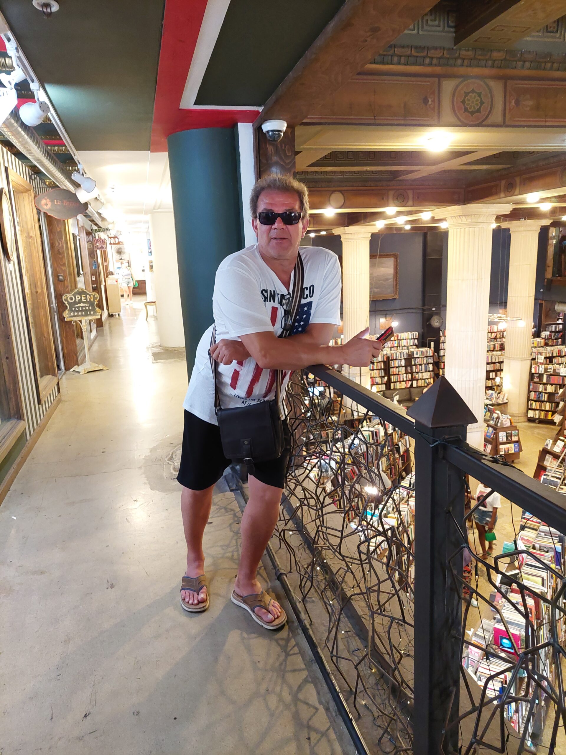Last Book Store! Last Book Store!